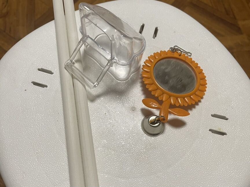 Жердочки, кормушка,зеркало для птиц