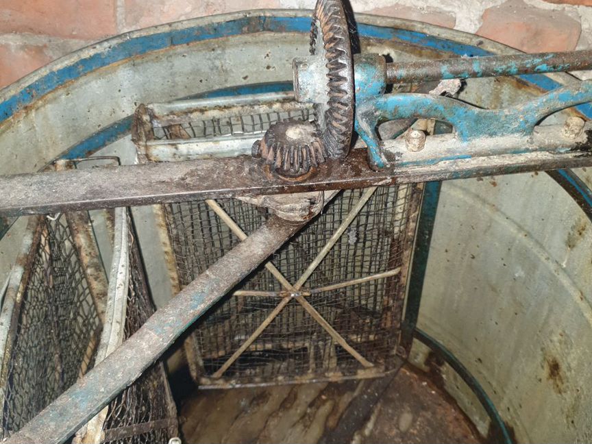 Медогонка 2-х рамочная б/у