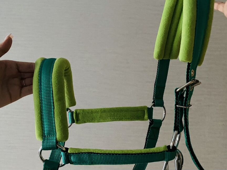 Недоуздок и чомбур для лошади