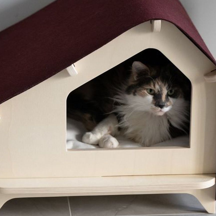 Кошачий домик из дерева