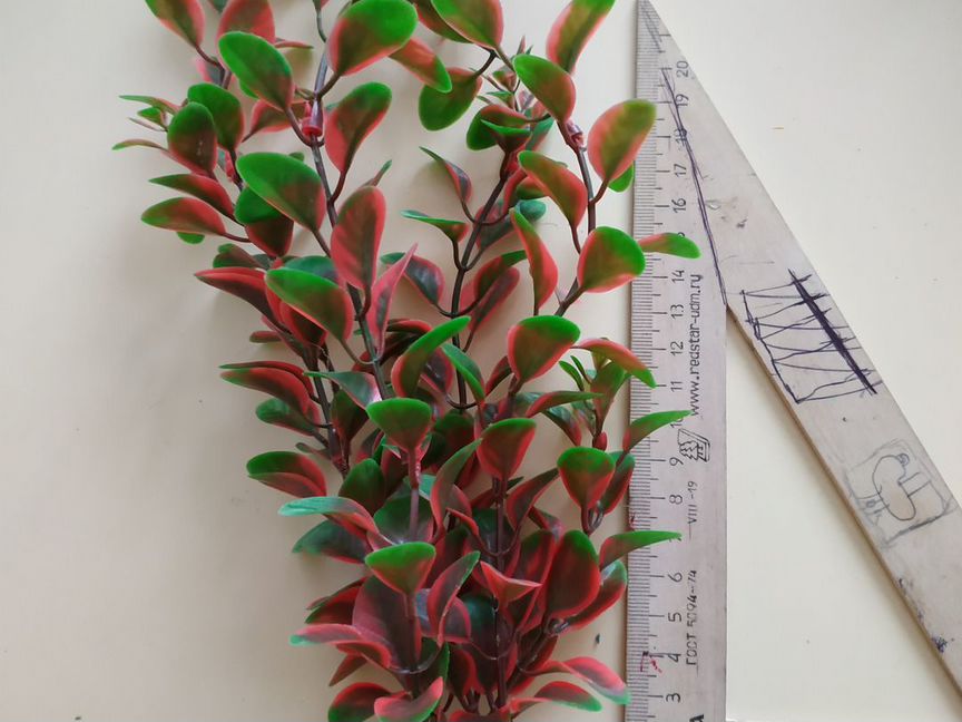 Искусственное растение для аквариума