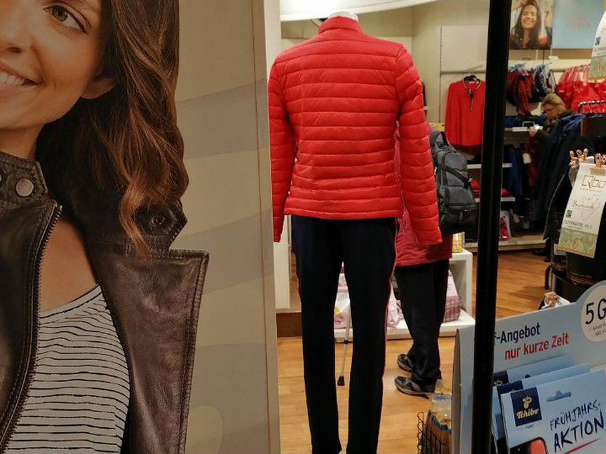 Куртка новая красная на пуху подиум Европы