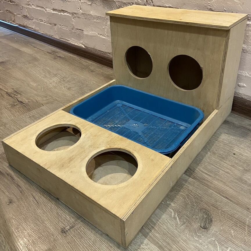 Сенник для кролика с лотком и мисками бу