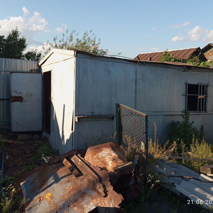 Железный сарай