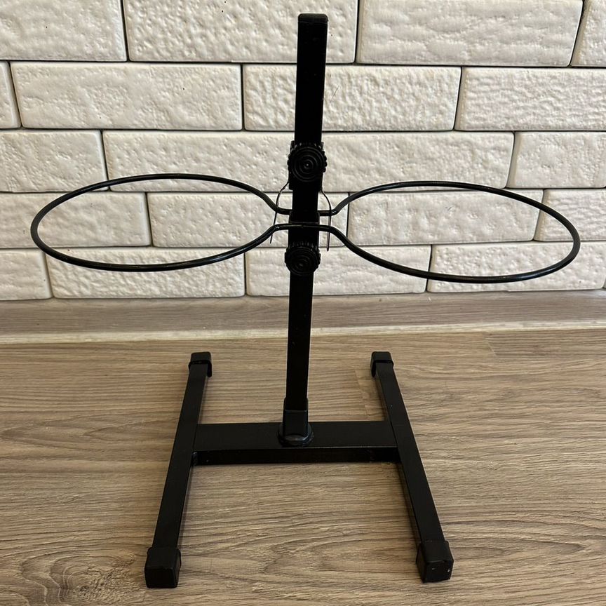 Стойка для кормления собак