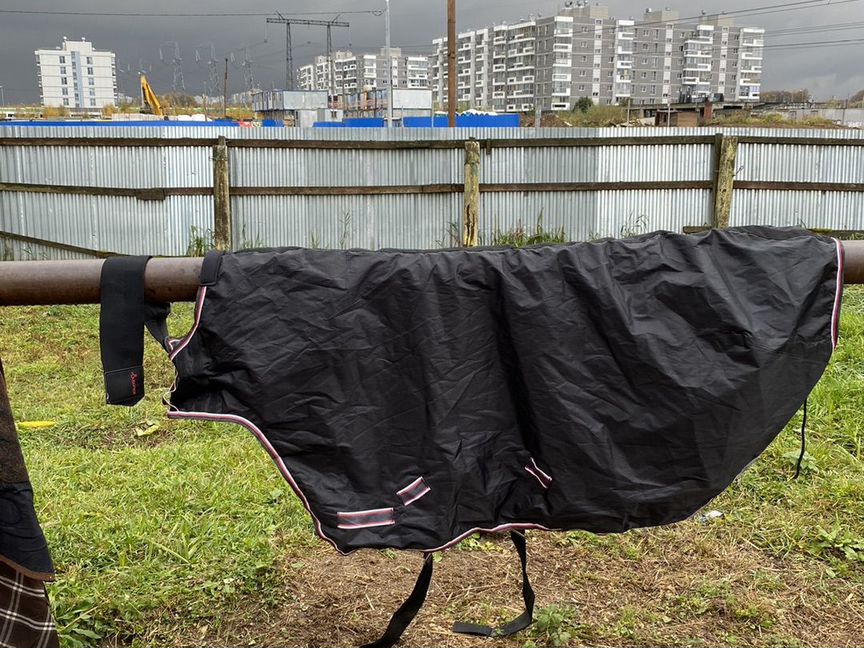 Попона с открытыми плечами