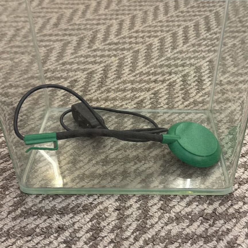 Аквариум и светильник