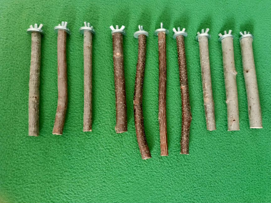 Жердочки и игрушки для попугаев (новые)