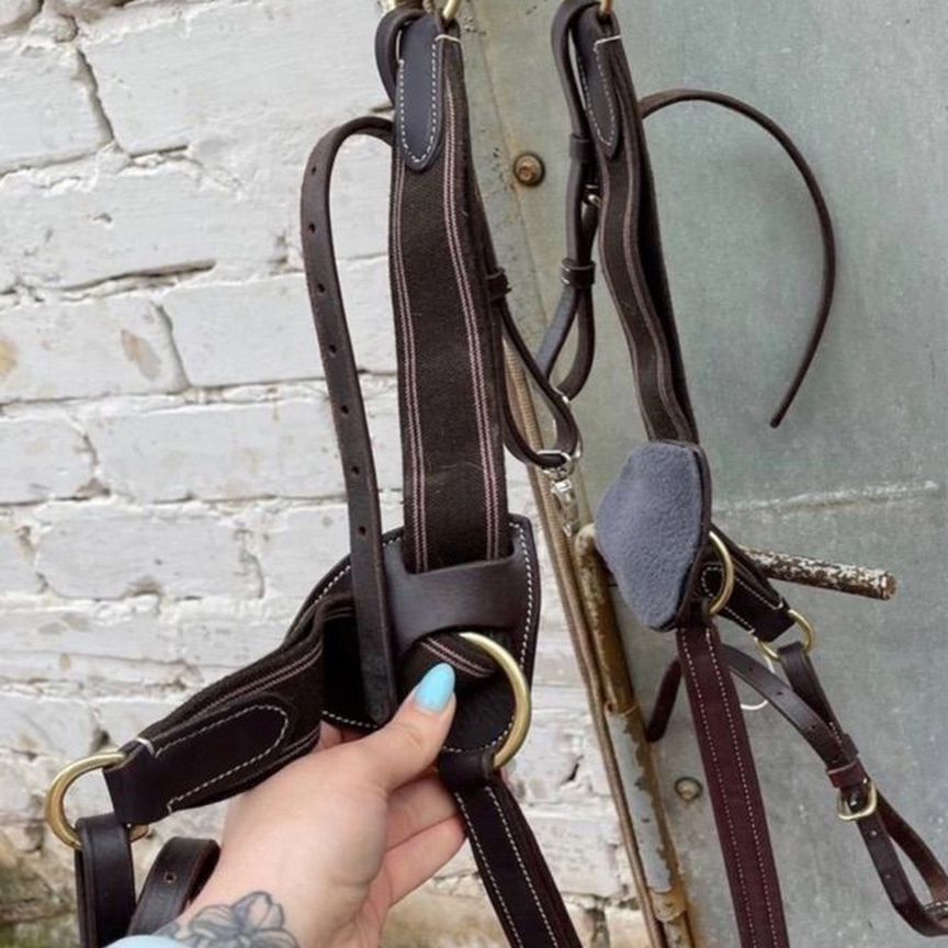 Подперсье с мартингалом