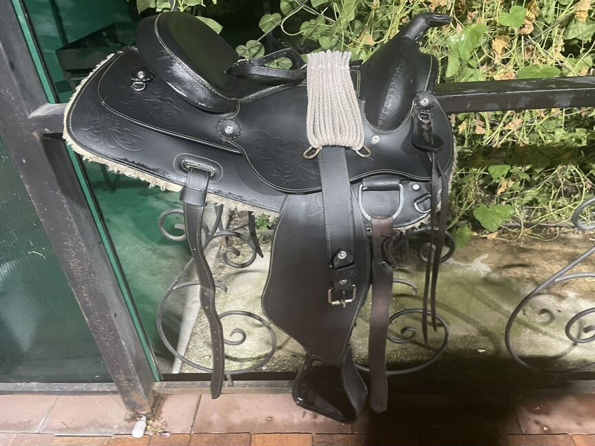 Седло для лошади вестерн