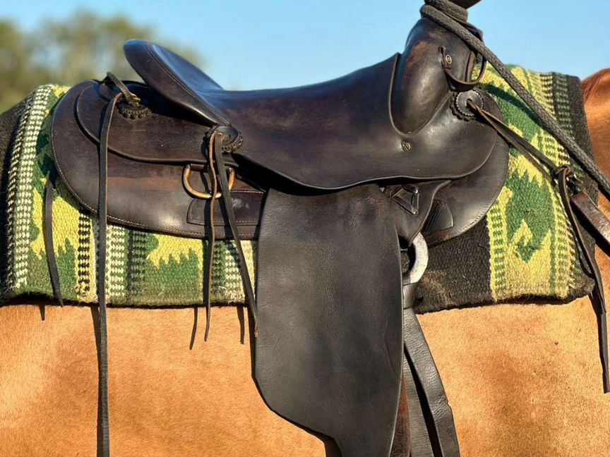 Седло для лошади Вестерн