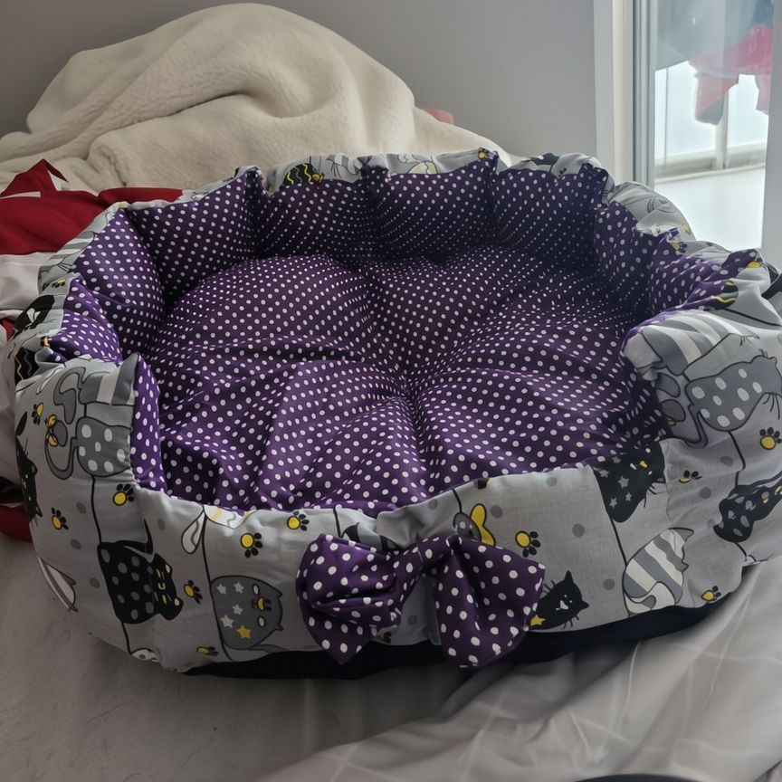 Лежанка для кошки или собаки девочки