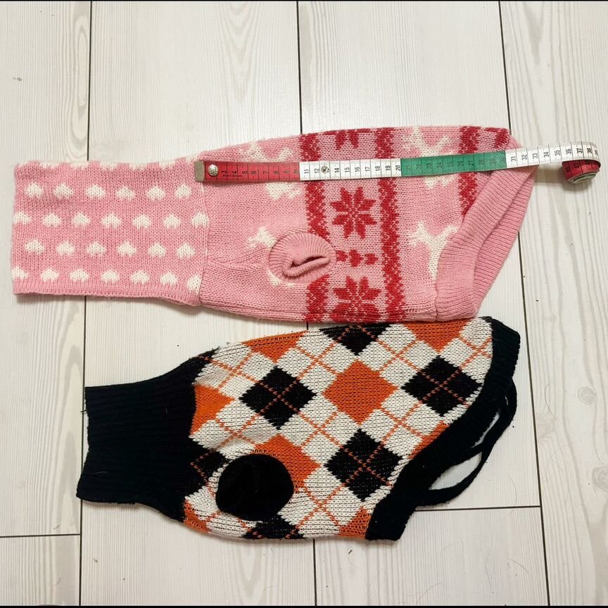 2 кофточки для небольшой собаки (цена за обе)