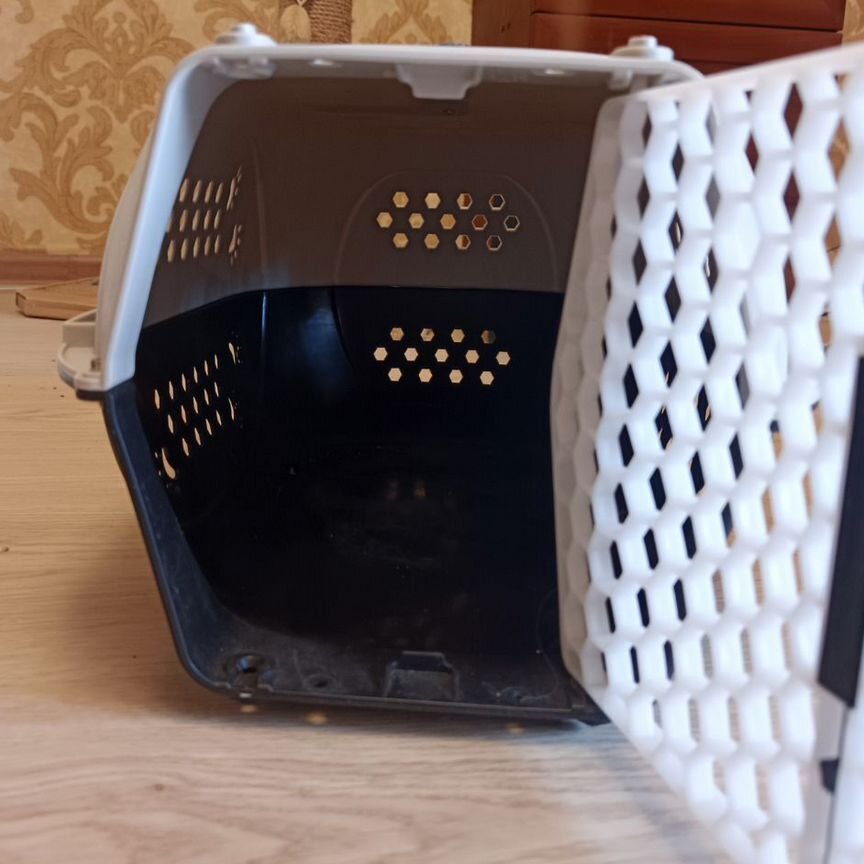 Продам переноску для кошек, котов