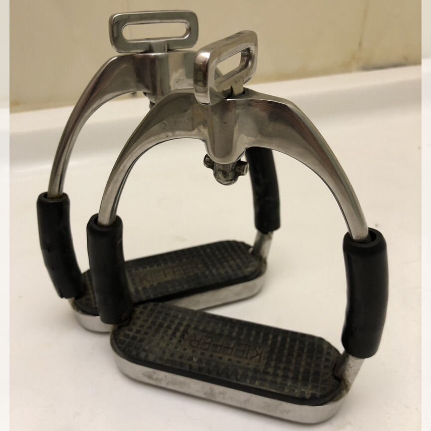 Стремена для лошади