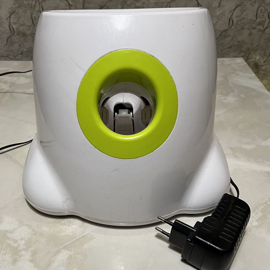 Бросатель мячей для собак Interactives