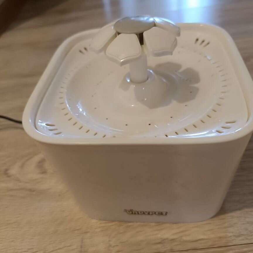 Поилка для кота