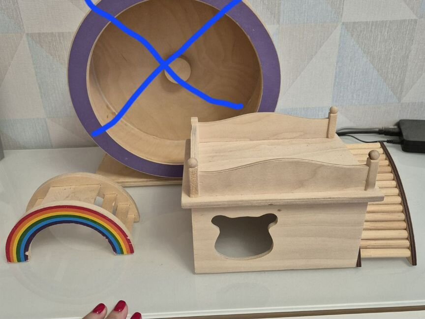 Деревянный домик для хомяка