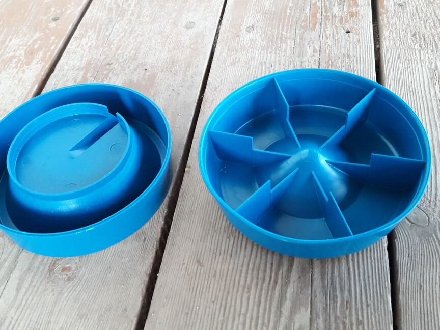 Кормушки и поилки