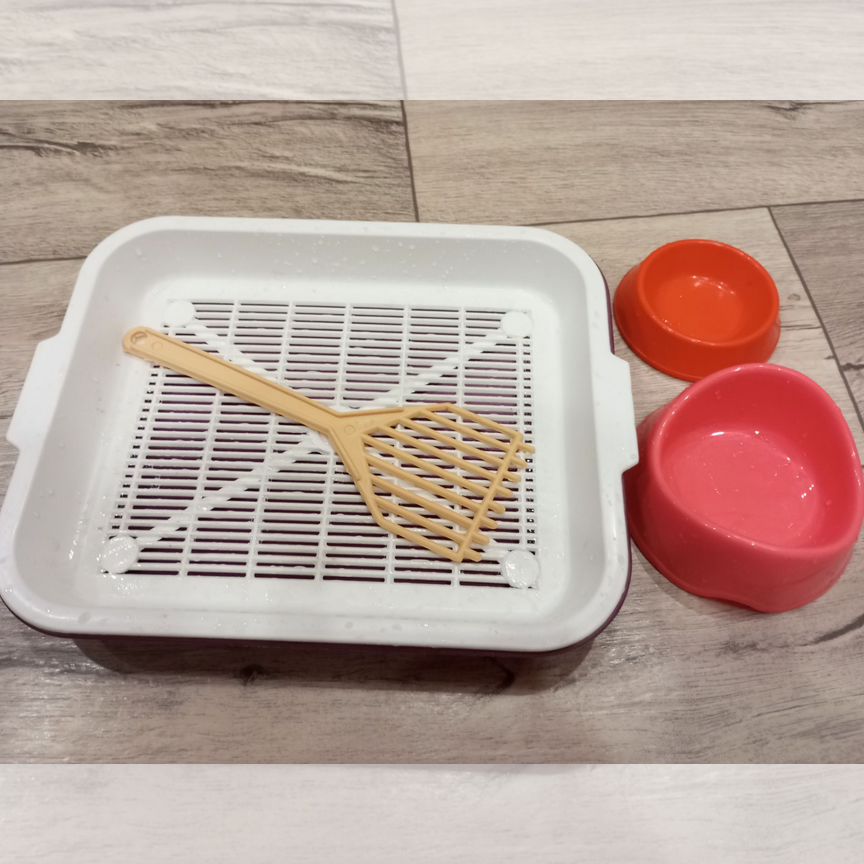 Лоток и миски для котёнка