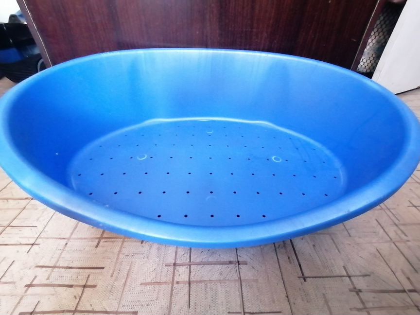 Лежанка для собак и кошек (из прочного пластика)