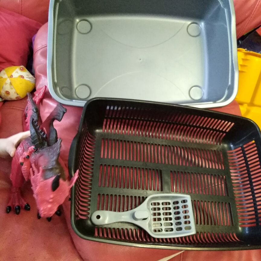 Туалет лоток,костюм для кошек и маленьких собак