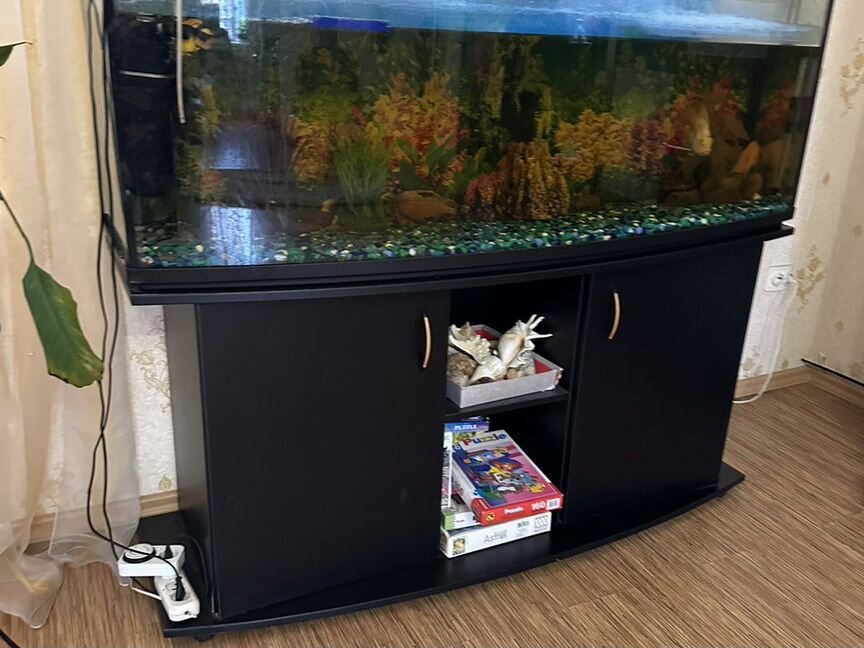 Продается панорамный аквариум с тумбой