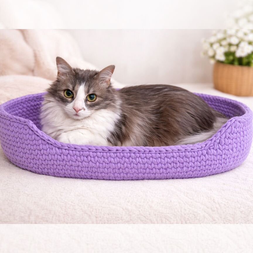 Лежанка для кошек и собак ручной работы