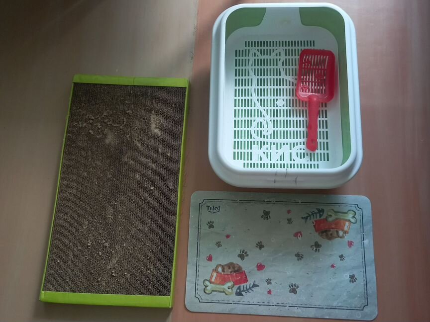 Кошачий лоток,коврик для еды и когтеточка