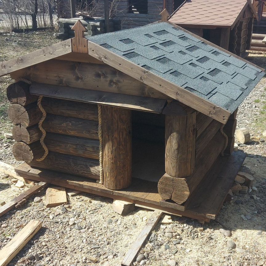 Будка из бревна для большой собаки