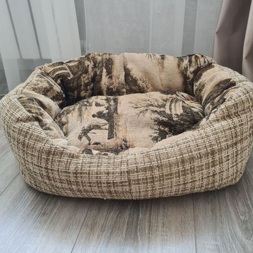 Лежанка для кошек в отличном состоянии