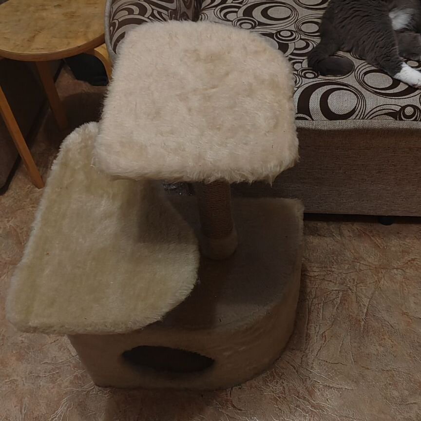 Домик для кошки с когтеточкой новый