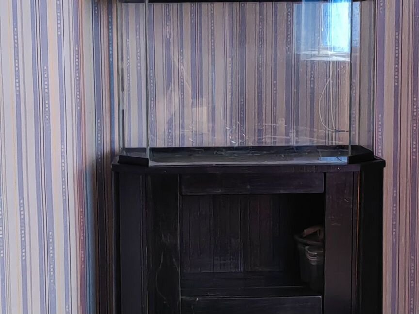 Аквариум на тумбе