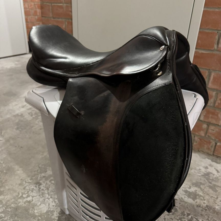 Седло для лошади универсальное