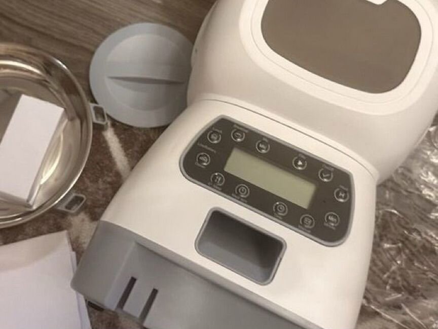 Автокормушка новая для собак и кошек