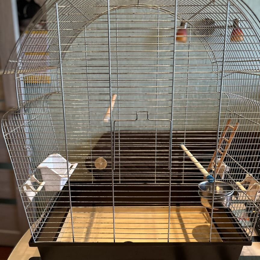 Клетка для попугая б/у в хорошем состоянии большая