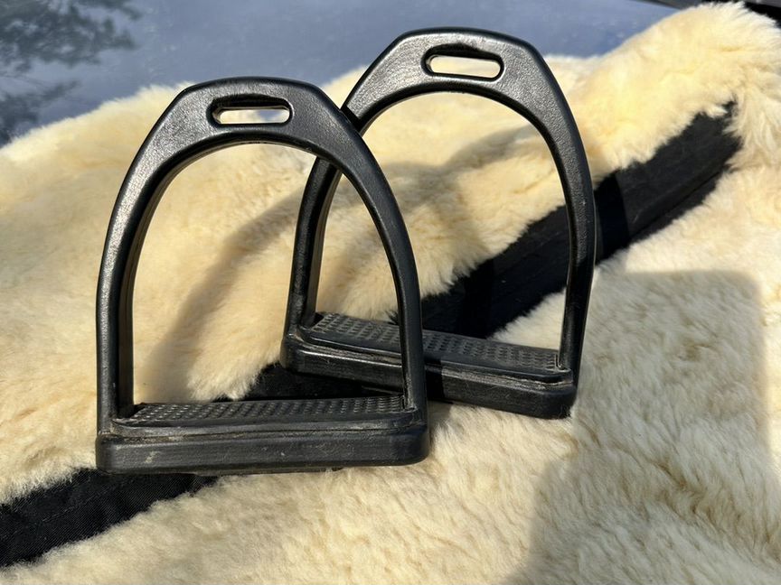 Стремена пластиковые