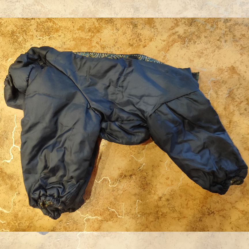 Комбинезон для маленькой собаки