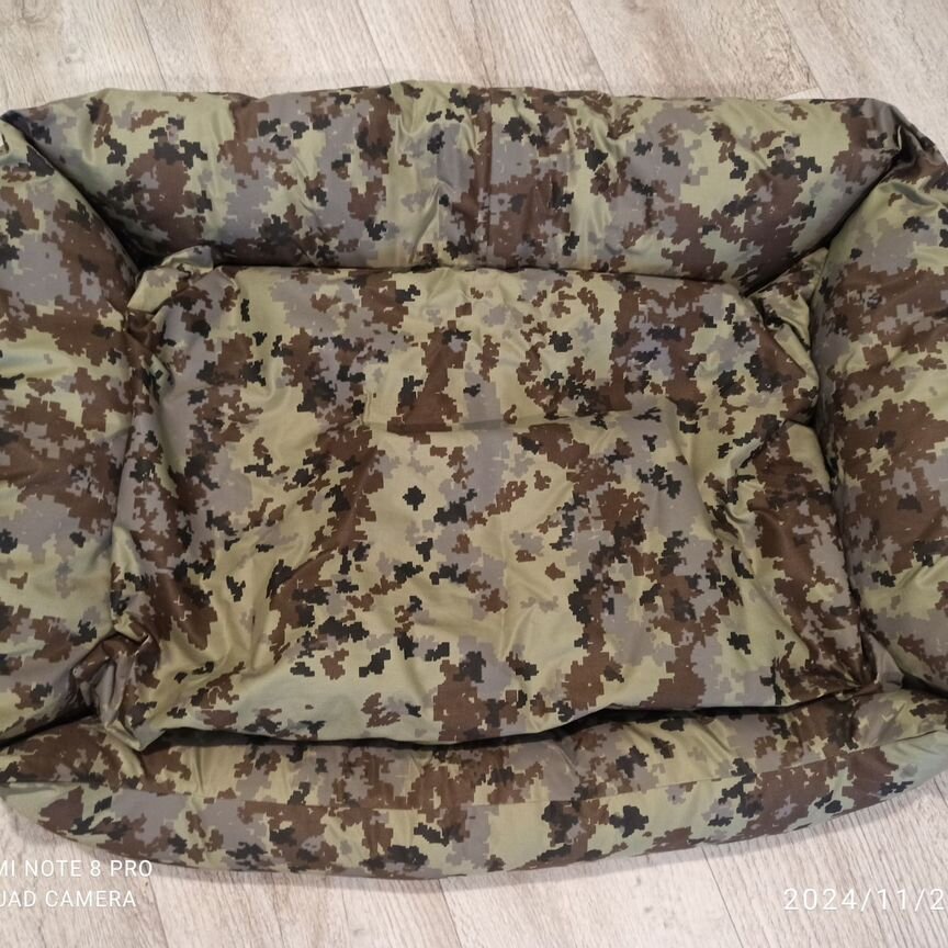 Лежанка с подушкой для собак