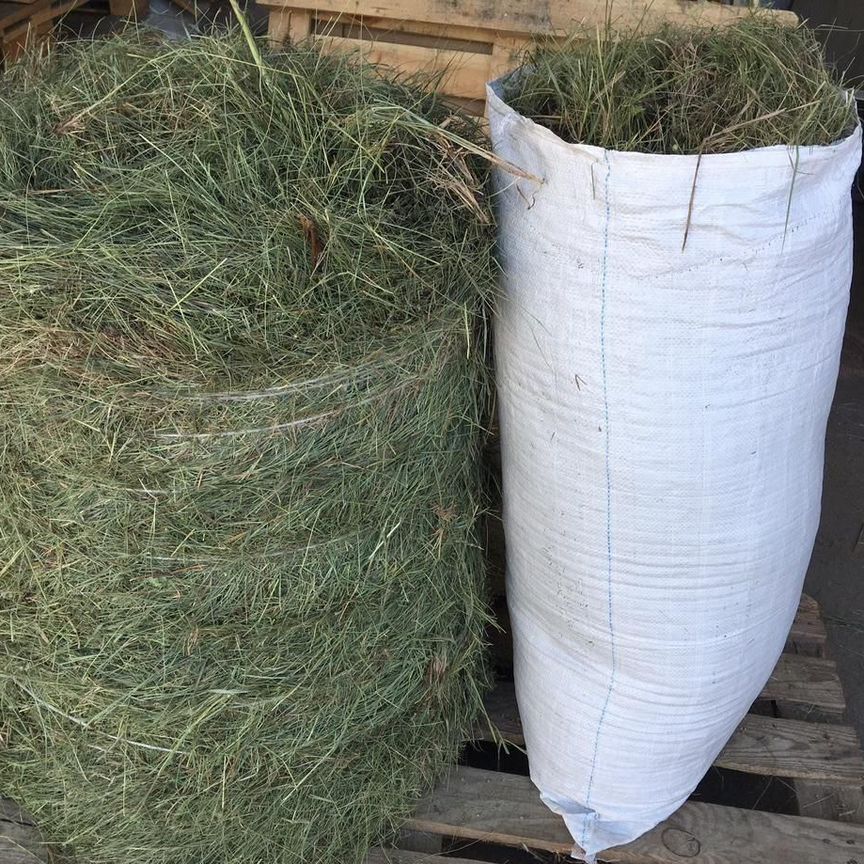 Сено в мешках