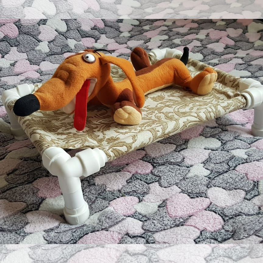 Лежанка для маленьких собаки. Место для сна