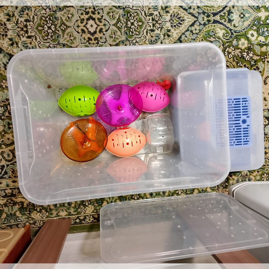 Контейнер большой с аксессуарами для хомяков