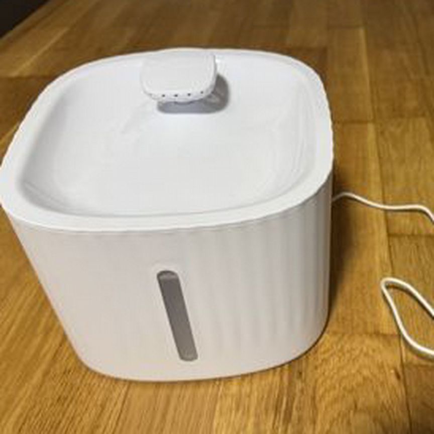 Фонтан-поилка для кошек. Электрический. Как новый