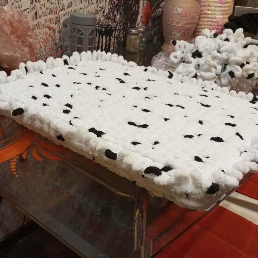 Лежанка для собак и кошек плюшевая вязаная