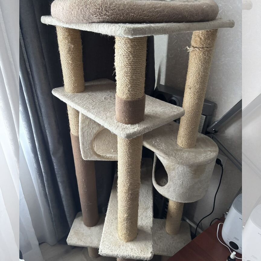 Кошачий домик с когтеточкой