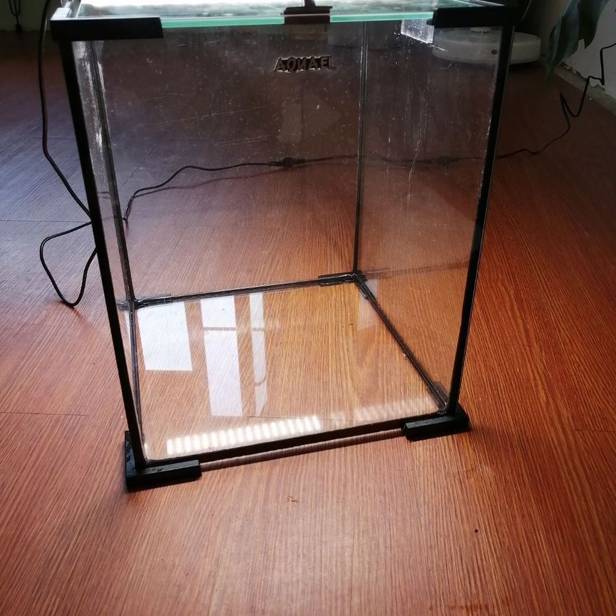 Аквариум с лампой