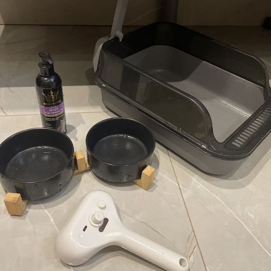 Лоток,шампунь,миски керамические