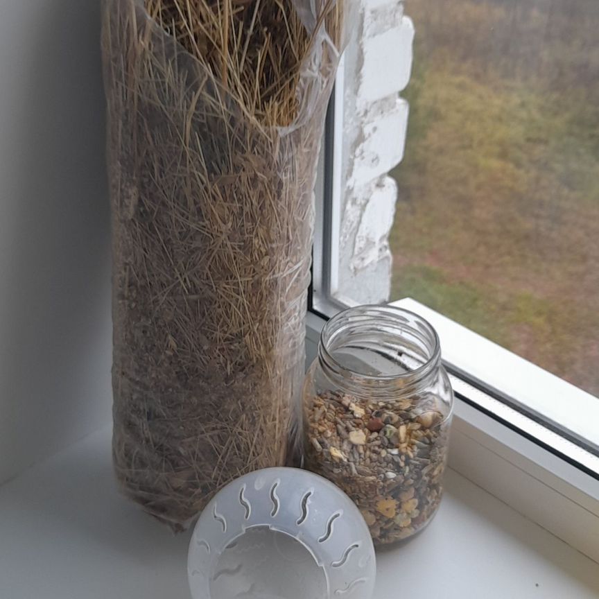 Сено,корм,шар. Отдам за 2 шоколадки с орехом