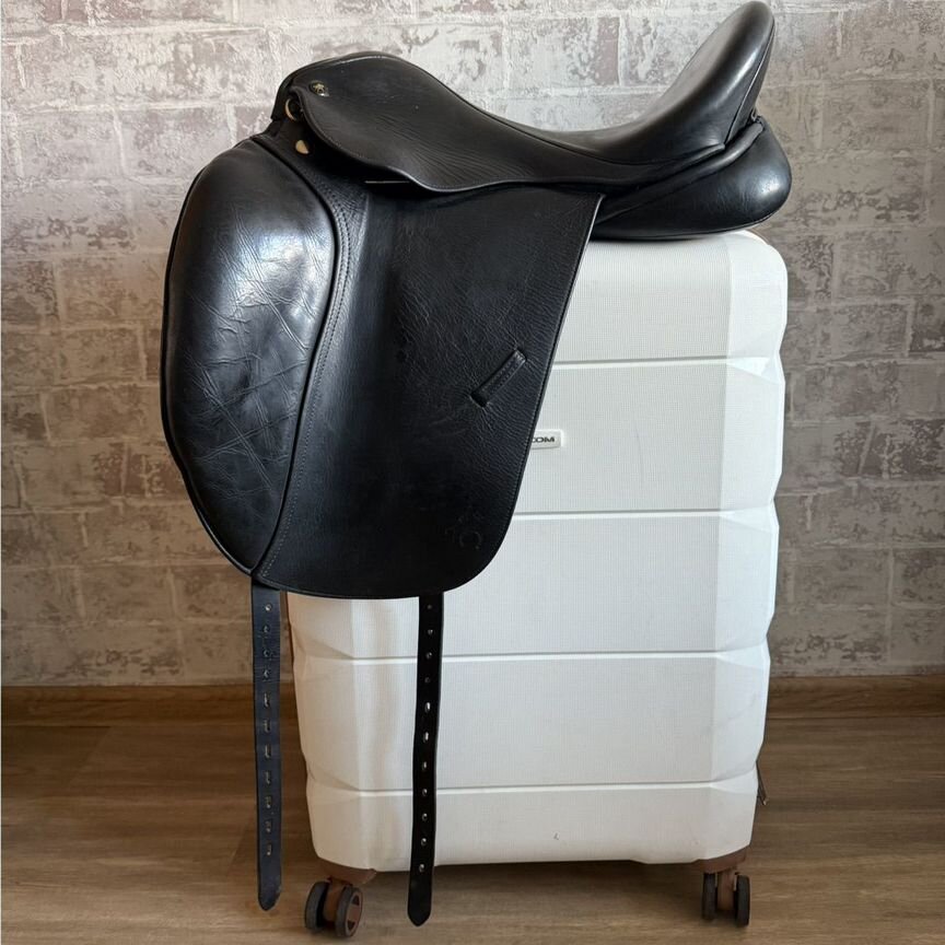 Выездковое седло