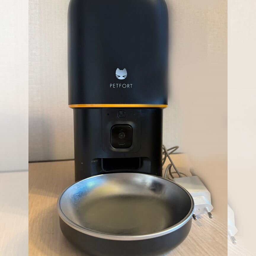 Кормушка и поилка для кошек